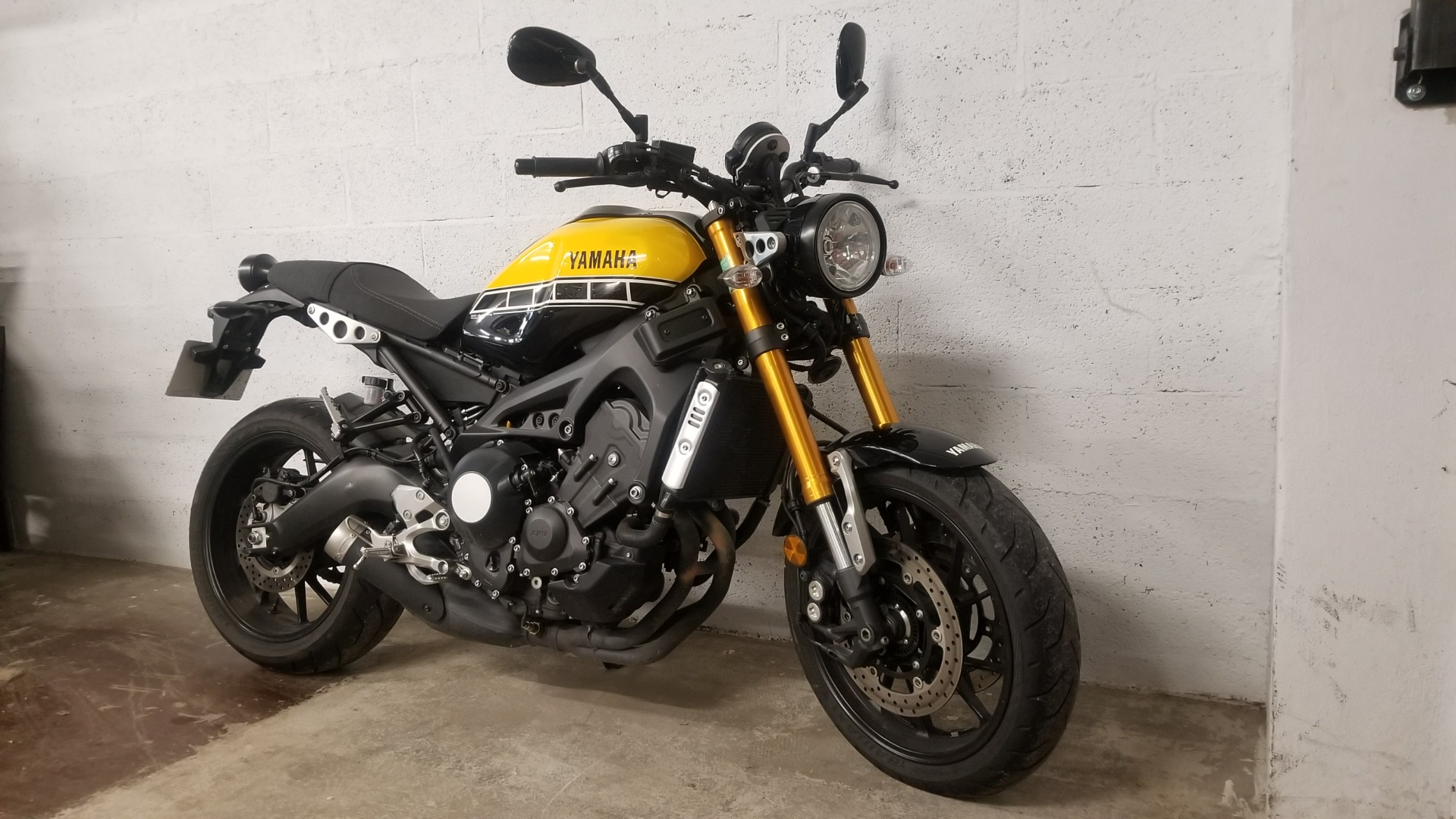 Moto depot : Motos d’occasion de 651 a 1000 cc yamaha, XSR 900 YAMAHA JAUNE